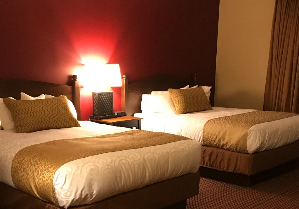 Best Western Plus Dutch Haus Inn & Suites (Columbiana) | Explore Mahoning